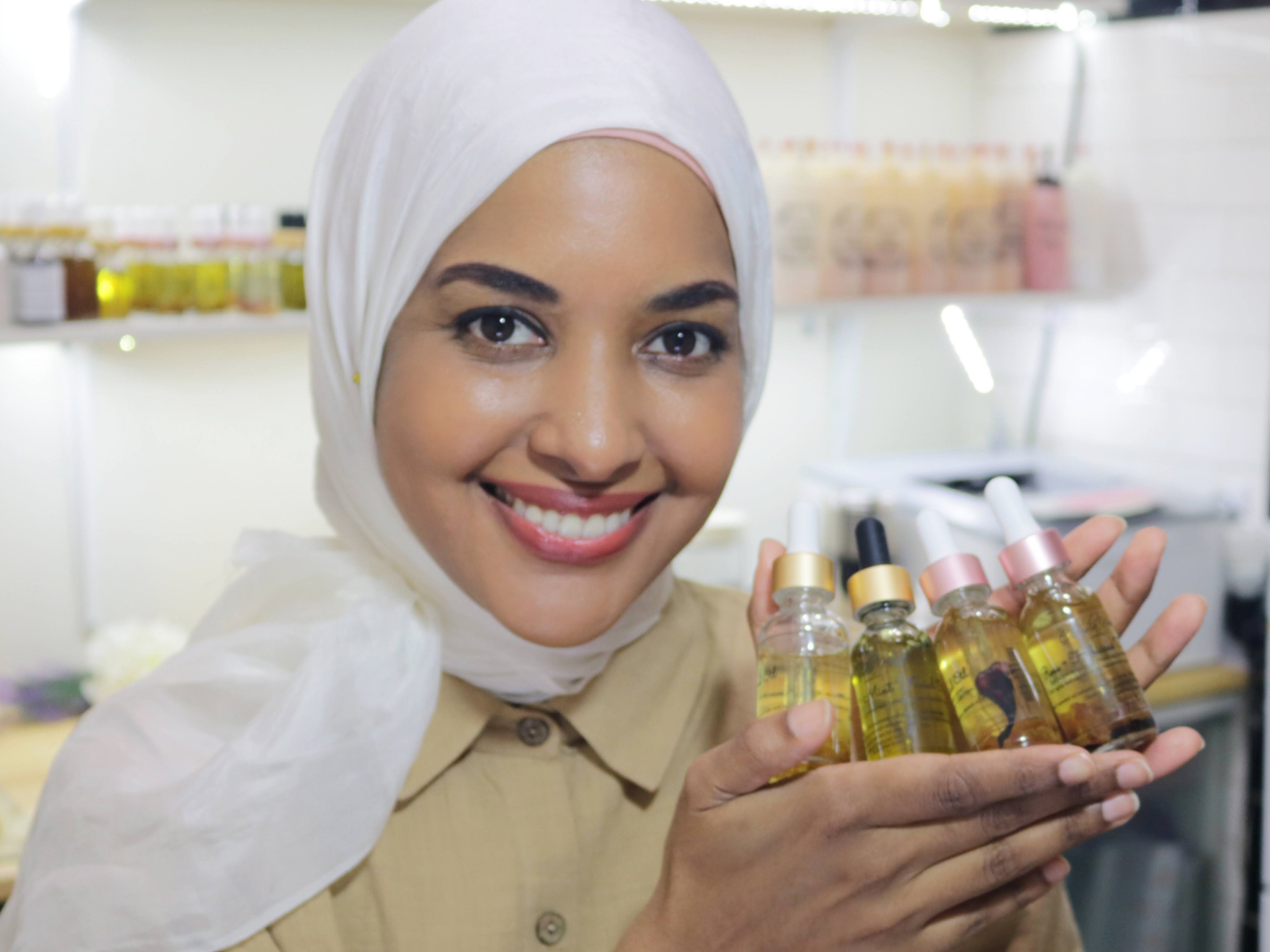 Face Oils for Radiant Skin: A Complete Hands-On Course – Claudia Nour Cosmetics