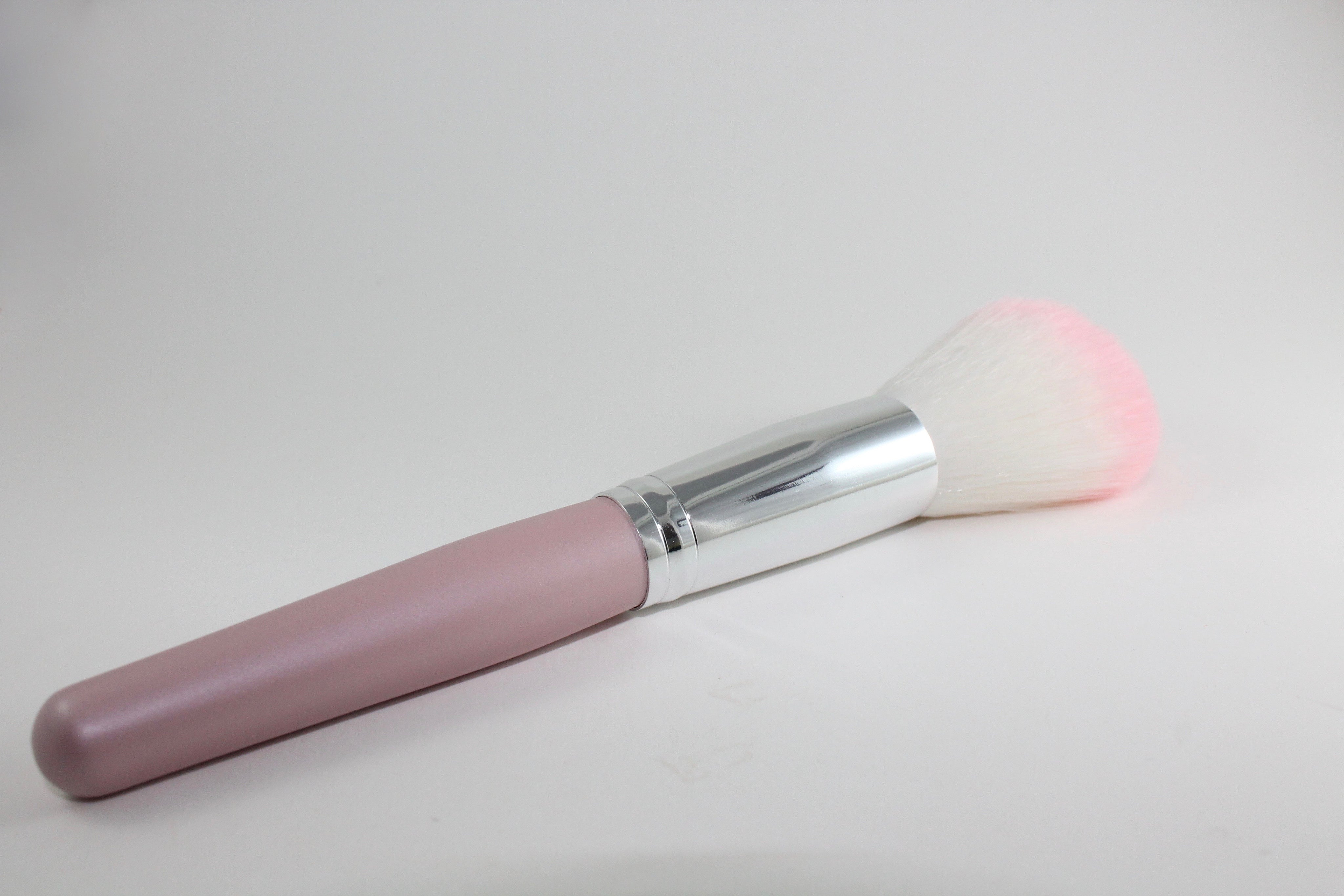 Fluff Dome Powder Brush – Claudia Nour Cosmetics