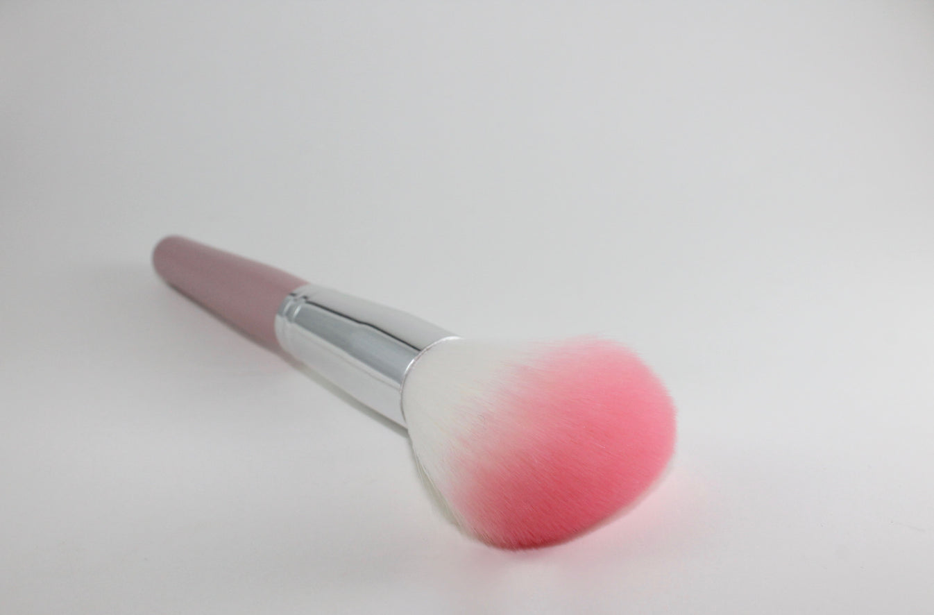Fluff Dome Powder Brush – Claudia Nour Cosmetics